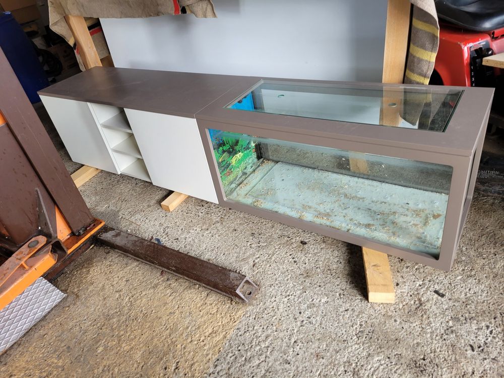 meuble TV aquarium, terrarium (Gebraucht) in Onnens FR für CHF 80 – nur ...