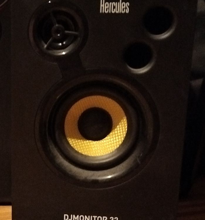 Hercules DJMonitor 32 Active Speakers (Gebraucht) in Glattbrugg für CHF 10 – nur Abholung auf ...