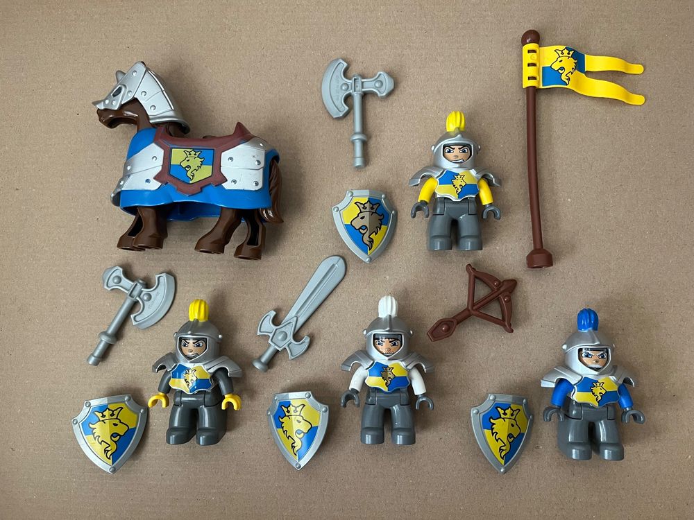 Lego Duplo Figuren Ritter gelb blau mit Pferd zur Ritterburg (Gebraucht ...