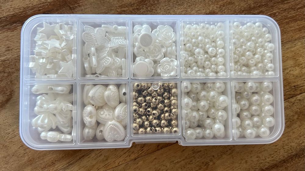 Bastelperlen Set weiss & goldfarben in Organizer Box (Neu und ...