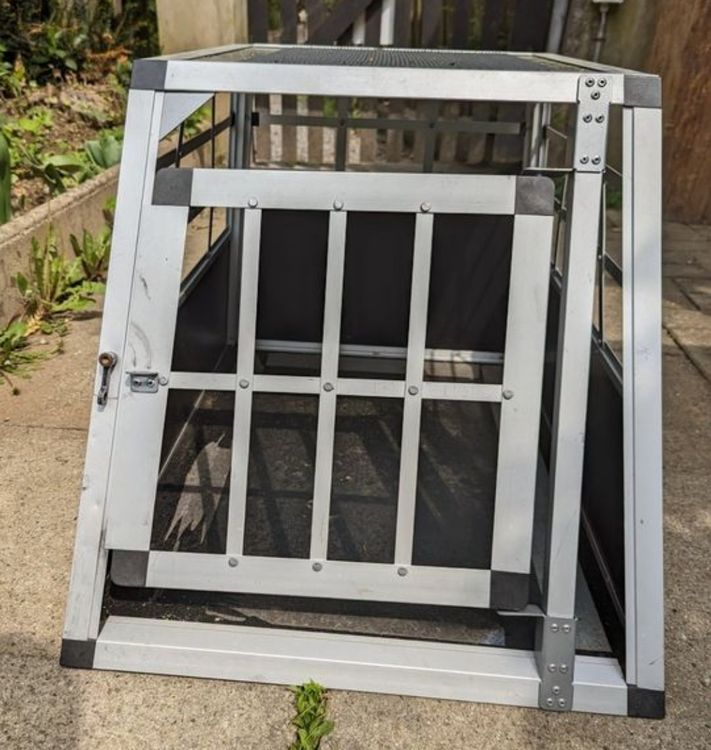 Die Transportbox ist ideal für kleine bis mittelgrosse Hunde (Gebraucht ...