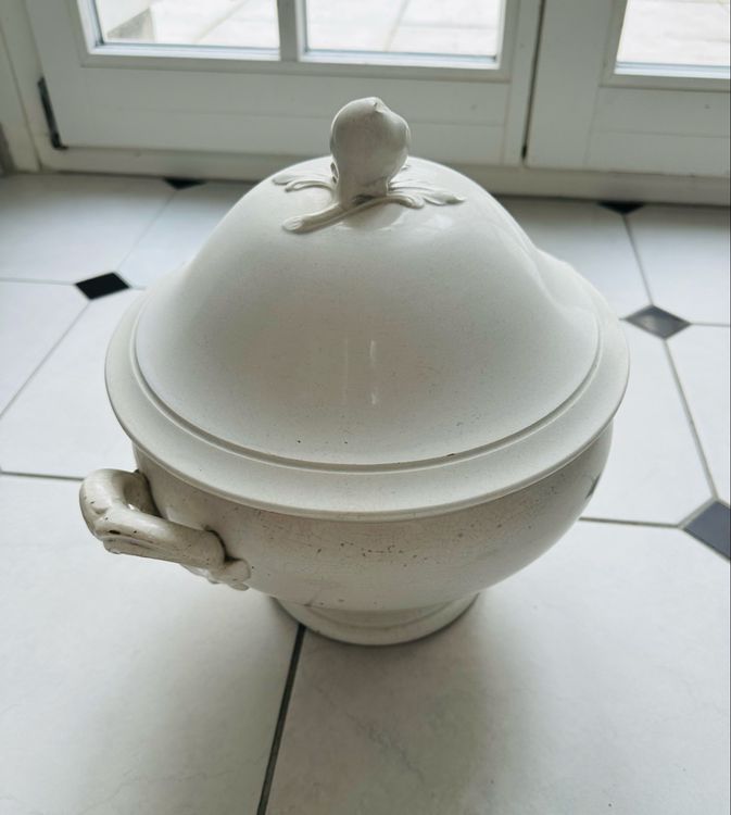 Soupière ancienne en faïence blanche 🥣 Décorative! (Défectueux) à ...