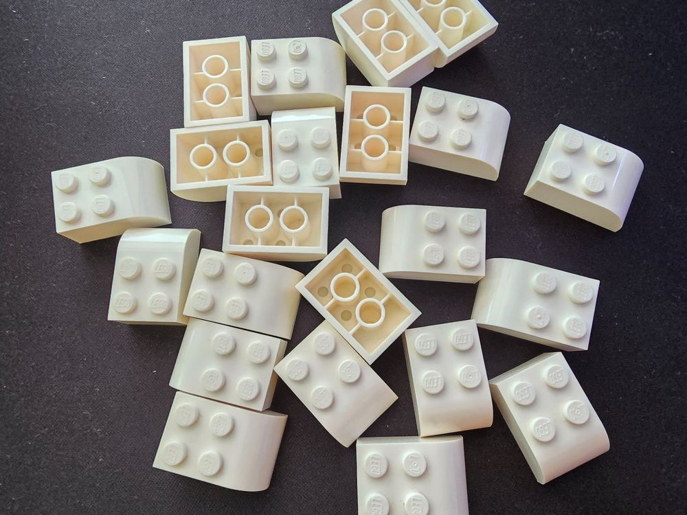 Lego 22x Bogenstein/ Dachstein 2x3 (6215) weiss (Gebraucht) in Basel ...