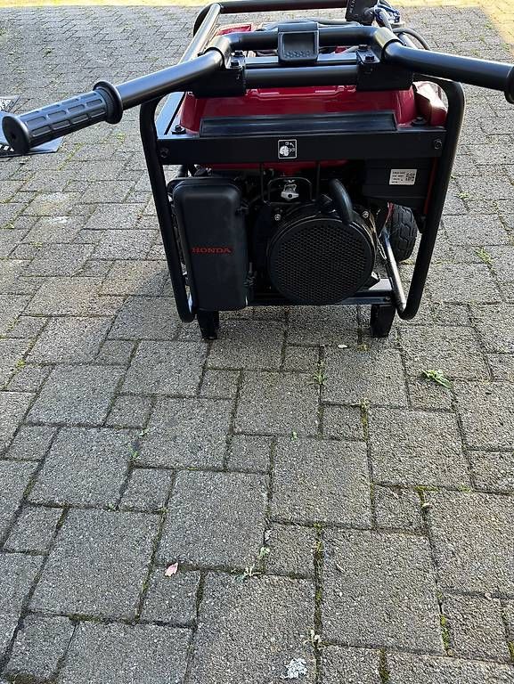 Stromgenerator Honda EM5500CXS (5 kW) (Neu (gemäss Beschreibung)) in ...