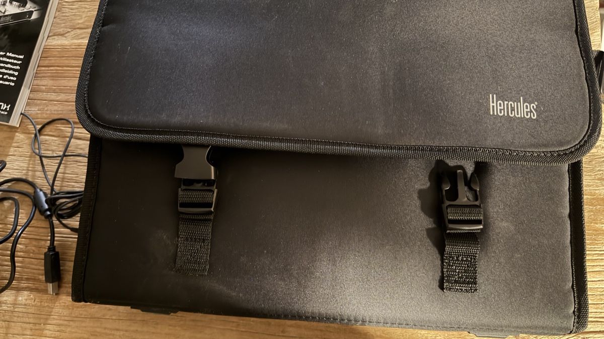 Hercules DJConsole Rmx - Console DJ Professionnelle! (D'occasion) à ...