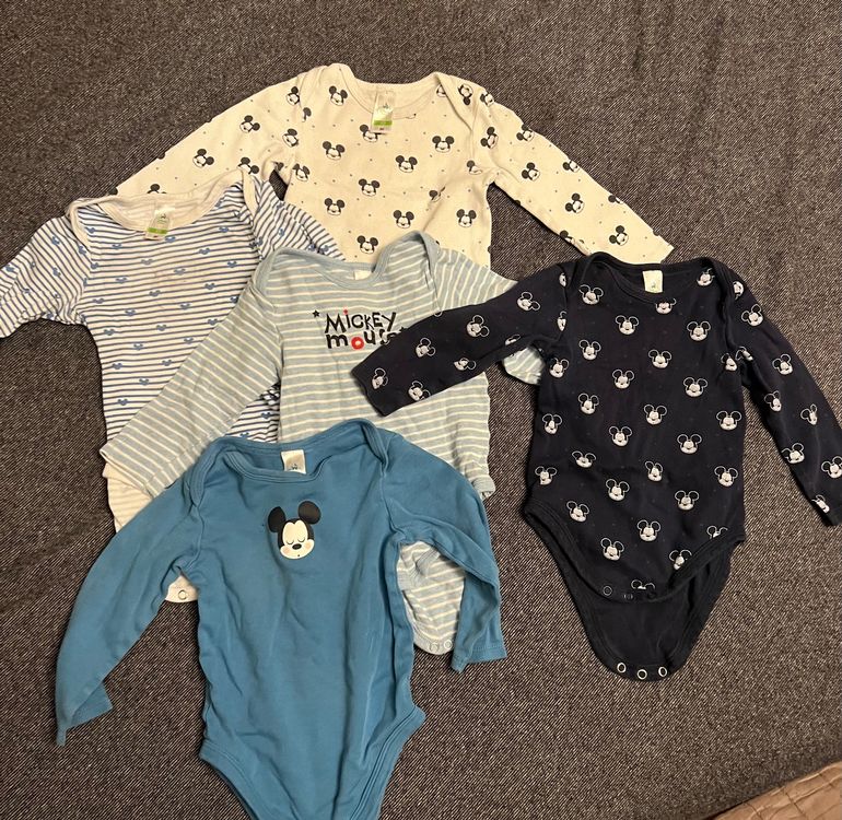 5 langarm Bodies Gr. 86 Mickey Mouse (Gebraucht) in Lyss für CHF 10 ...