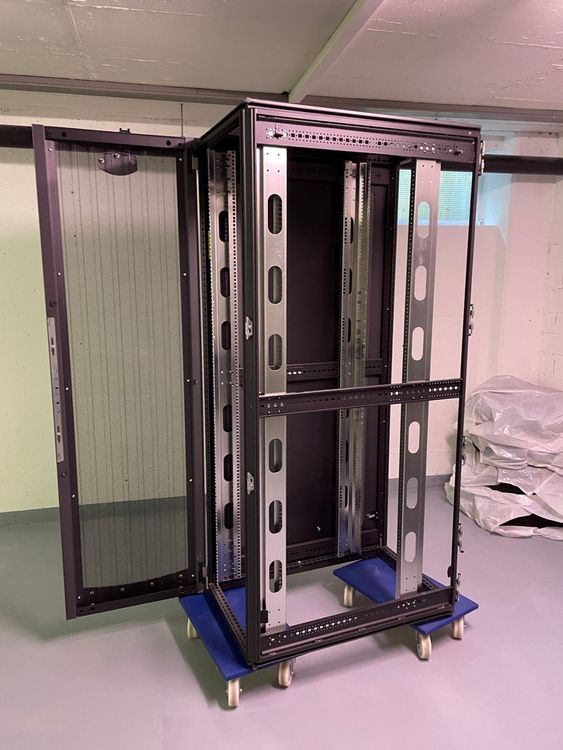 Server Rack 2x gross - Marke Compaq | Kaufen auf Ricardo