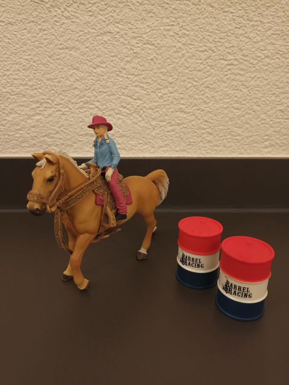 Schleich 41417 Farm World Barrel racing mit Cowgirl | Kaufen auf Ricardo