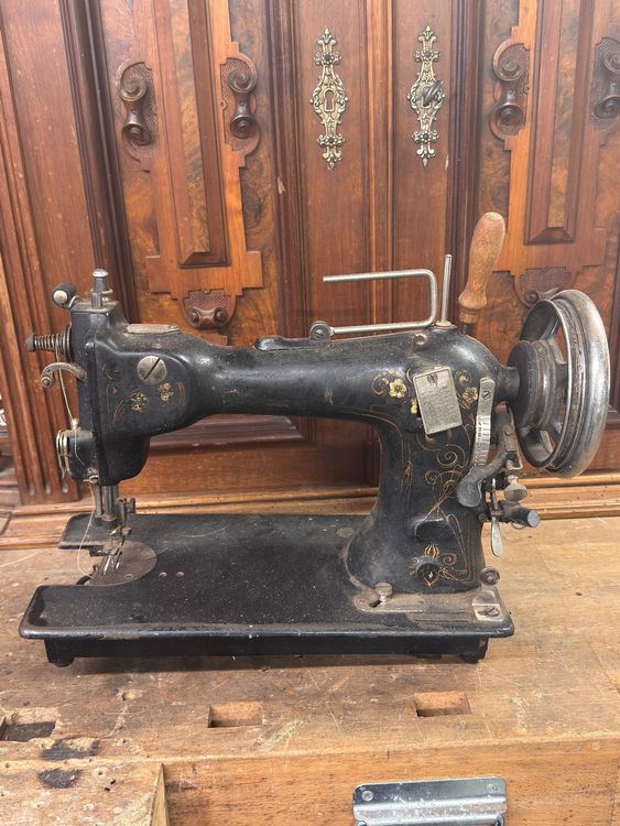 Antike Nähmaschine (Gebraucht) in Benken SG für CHF 20 – nur Abholung auf Ricardo kaufen