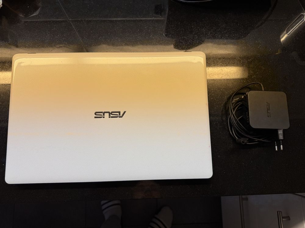 Asus F550L weiss (Gebraucht) in Wabern für CHF 22 – mit Lieferung auf ...