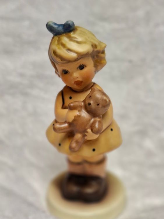 Sammlungsauflösung Hummel-Figuren Mädchen mit Bär Top Zustan (Gebraucht ...