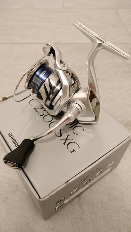 Shimano stradic C2500XG (Neu und originalverpackt) in Cheseaux-Lausanne für CHF 170 – mit ...