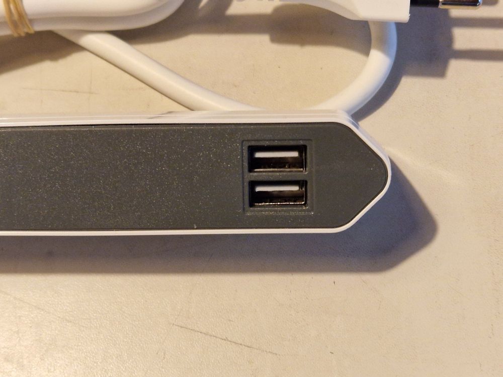 Steckdosenleiste PowerBar 2x T13 plus 2x USB (Neu (gemäss Beschreibung ...