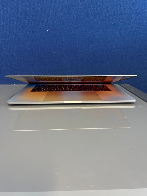 MacBook Pro 15" Silber 2017 i7, 16 GB & 250 GB - Winkel #10 | Kaufen ...