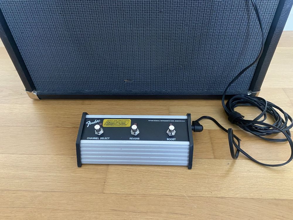 Fender Deluxe 85 Gitarrenverstärker –Transistor – voll funk (Gebraucht ...