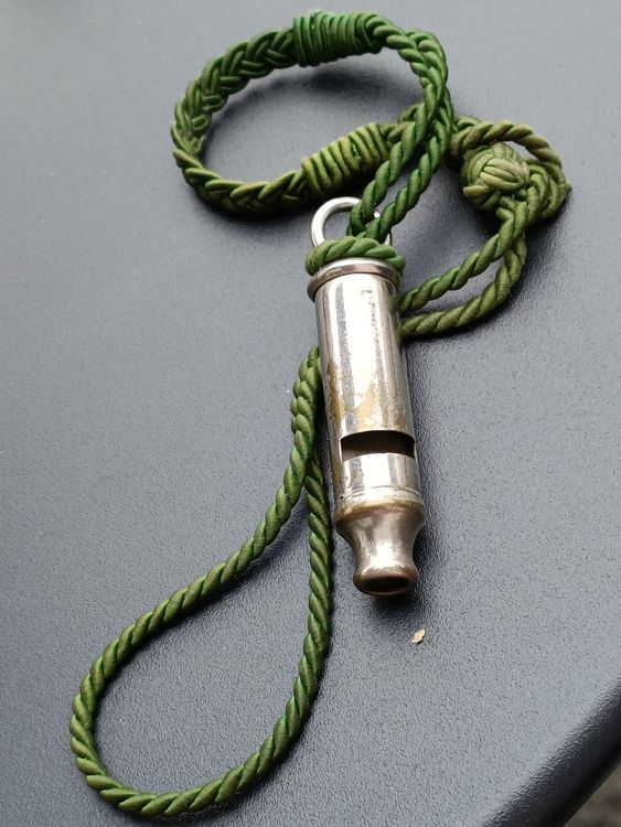 Alte Signal Pfeife mit Schnur | Kaufen auf Ricardo