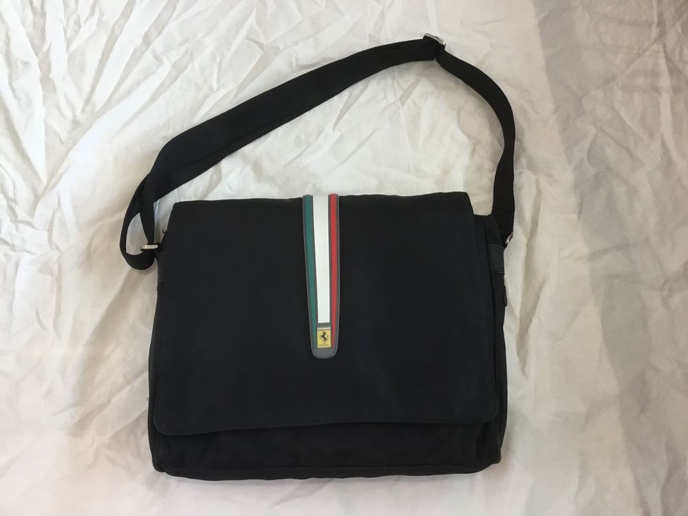 Ferrari Tasche 16M Scuderia (Neu und originalverpackt) in Brigerbad für ...