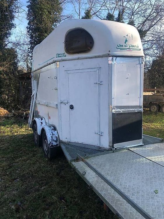 Van Cheval Liberté avec rampe(porte calèche) au plus offrant (D ...
