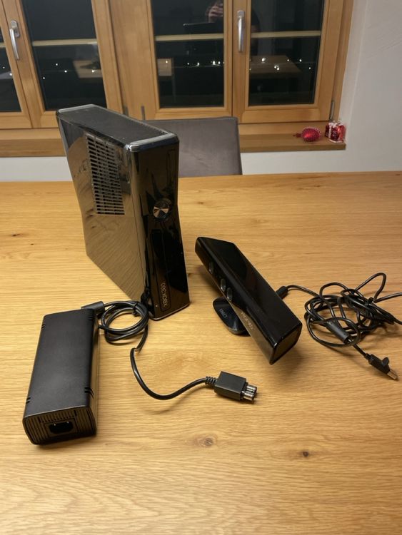 Xbox 360 Slim mit Kinect Sensor - Top Zustand! (Gebraucht) in Neuenegg ...