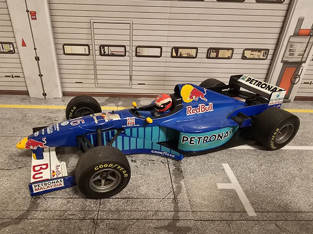Red Bull Sauber Petronas C16 1997 Massstab 1:18 (Gebraucht) in Wetzikon ...