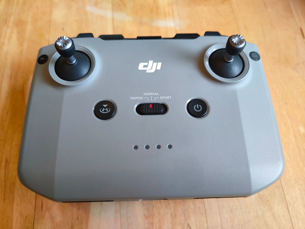 DJI RC Controller inkl. Sonnenblende und Adaptern (Gebraucht) in Zürich ...