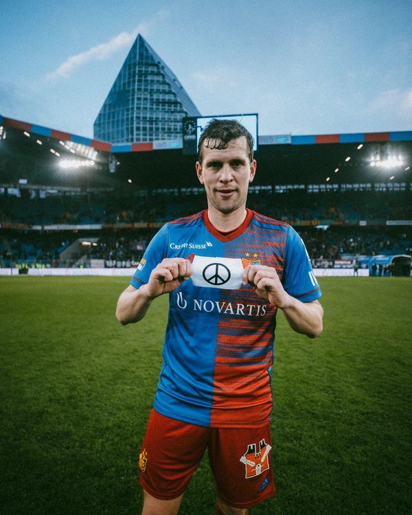 FCB-Captain-Binde für den guten Zweck weiss (Gebraucht) in Basel für ...