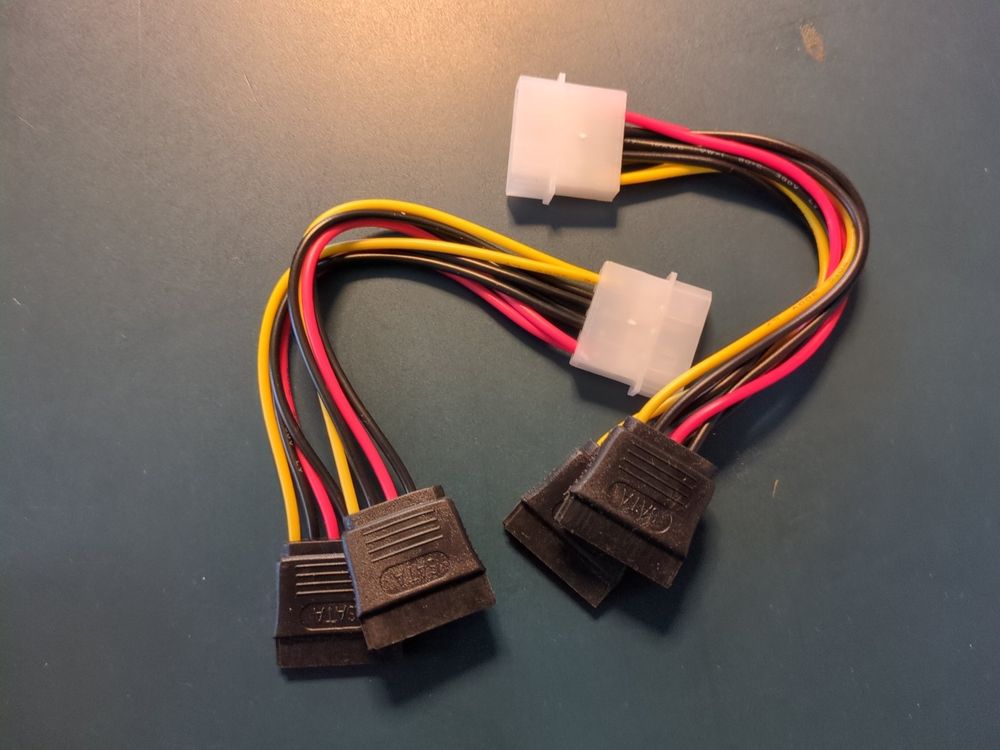 Molex auf SATA Power-Spliter (Neu (gemäss Beschreibung)) in Luzern für ...