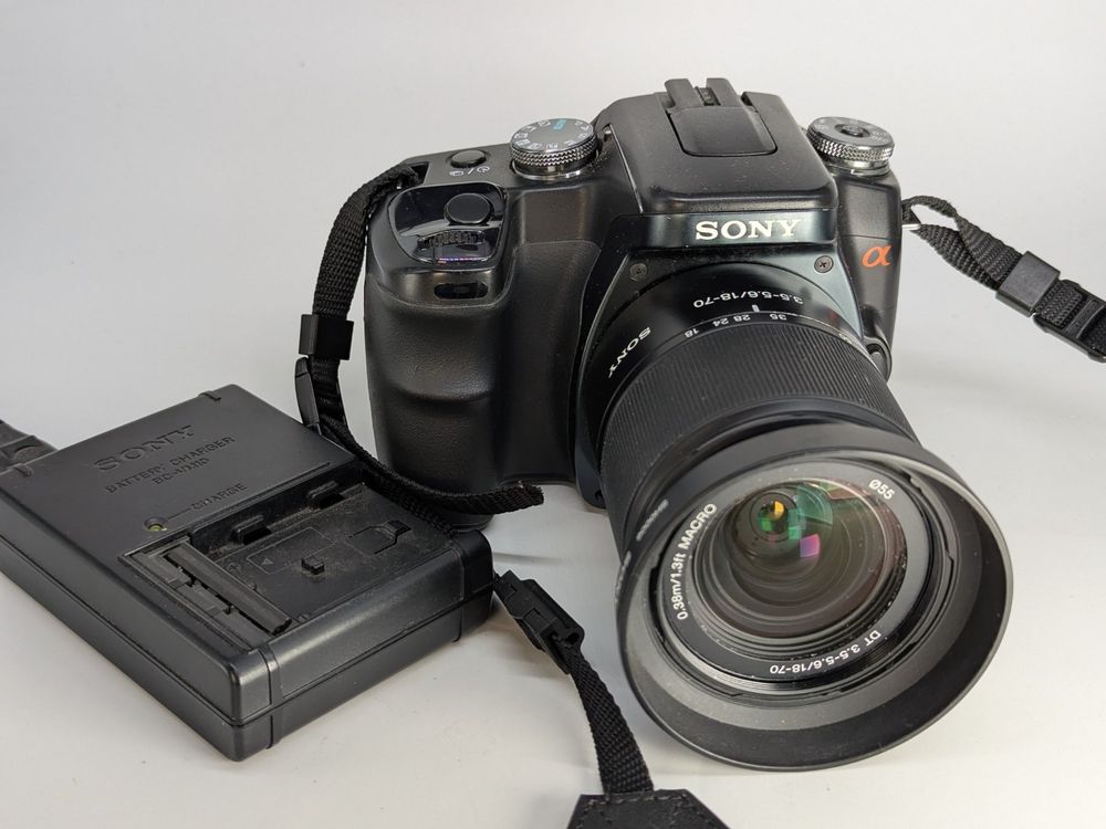 Sony A100 mit Objektiv und Ladegerät (Gebraucht) in Bischofszell für ...