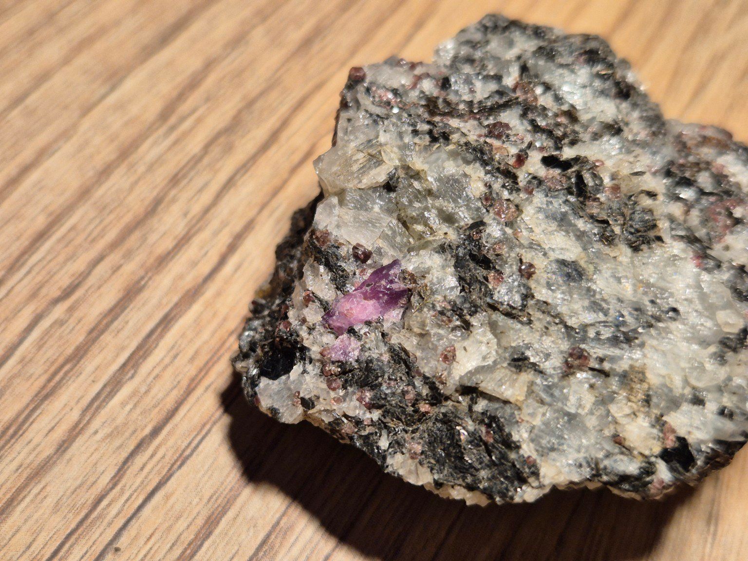 Rubis (corindon) sur matrice – spécimen naturel (D'occasion) à Sugnens ...