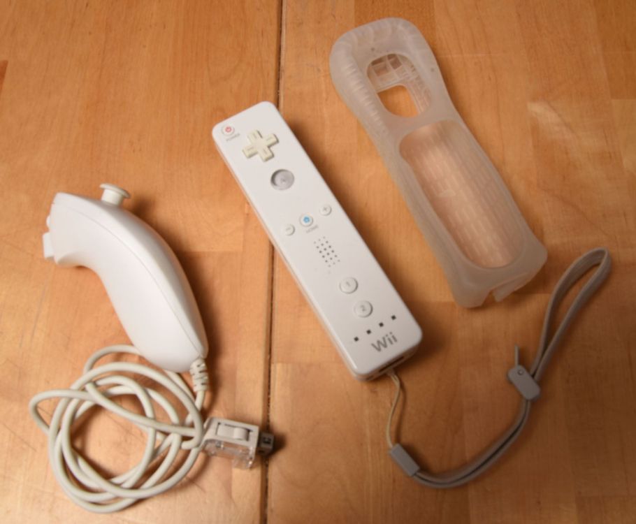 Original Wii Controller mit Nunchuk | Kaufen auf Ricardo