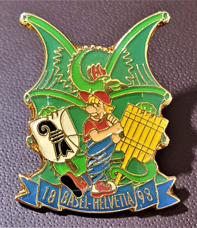 Q171 - Pin Basilisk 18. Basel - Helvetia 1998 Hornussen (Gebraucht) in Reinach BL für CHF 2 ...