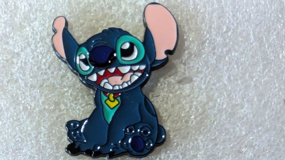 Ansteckpin 105: Disney Stitch aus Lilo & Stitch | Kaufen auf Ricardo