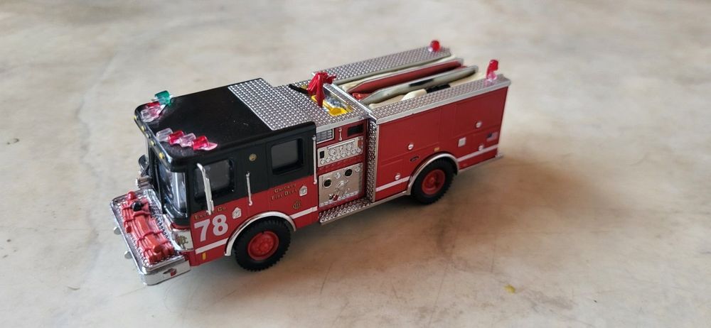 Code 3 Chicago Fire Department 2x HME Engine + 1x Löschboot | Kaufen ...