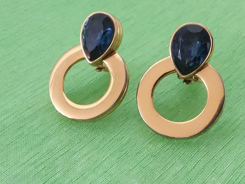 GIVENCHY Vintage Ohrclips mit dunkelblauem Stein | Kaufen auf Ricardo