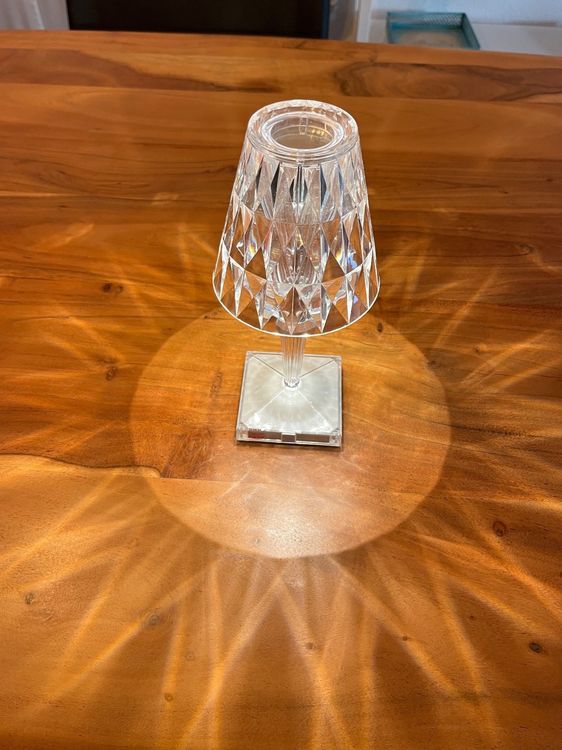 Kartell Tischleuchte BATTERY (Gebraucht) in Gattikon für CHF 74 – mit Lieferung auf Ricardo kaufen