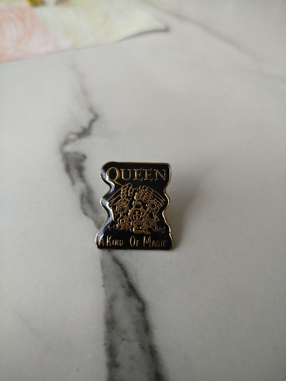 pin's Queen (Gebraucht) in Genève für CHF 2 – mit Lieferung auf Ricardo ...