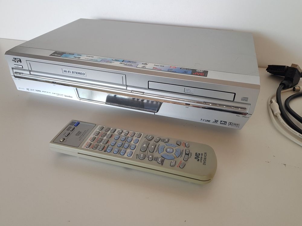 JVC VHS Videorecorder + DVD Spieler Combi Gerät [HR-XV3] | Kaufen auf Ricardo