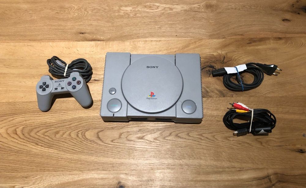 PS1 Konsole (defekt) mit Controller (Defekt) in für CHF 38 – mit ...
