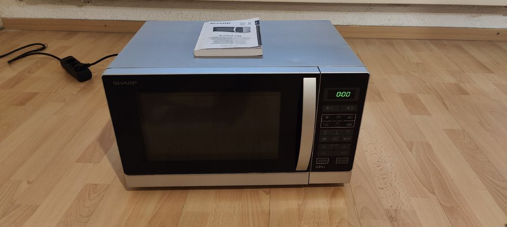 Grill-Mikrowelle SHARP R742INW (Gebraucht) in Birr für CHF 70 – nur Abholung auf Ricardo kaufen