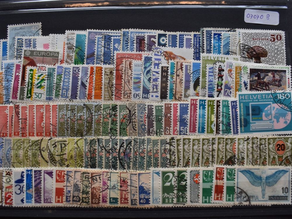 Über 150 Schweizer Briefmarken mit Flugpostmarken 07070B (Gebraucht) in Bettingen für CHF 5 ...