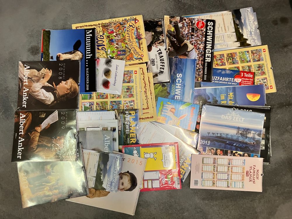 Posten neuer abgelaufener Kalender und Agendas ab 1.-Fr. (Neu (gemäss ...