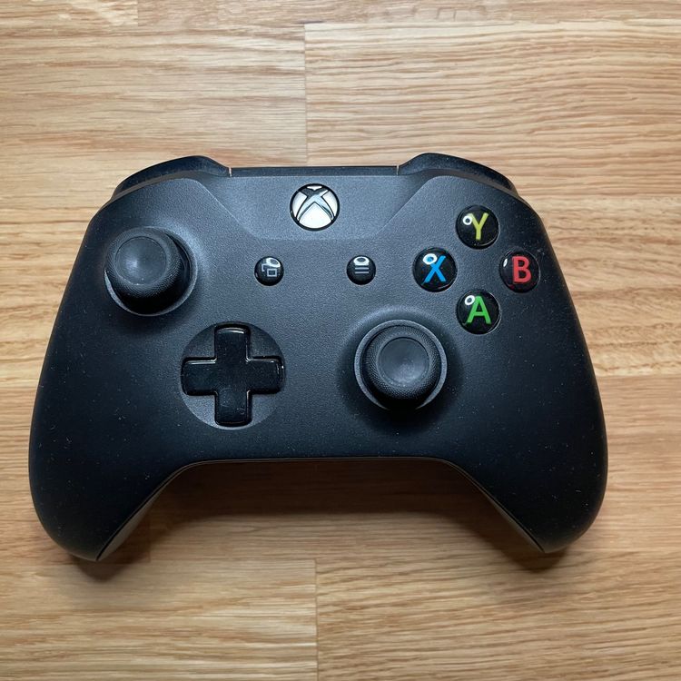 Microsoft Xbox One: Black Controller with Play & Charge Kit (Gebraucht ...