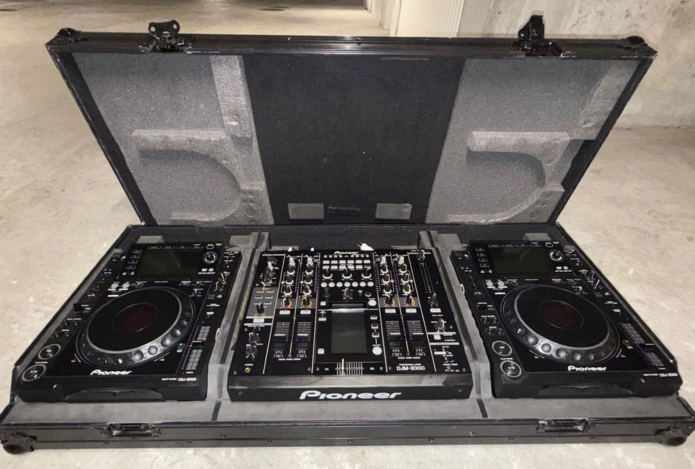 Pioneer DJM-2000 + 2x CDJ-2000 avec Flightcase Zomo (D'occasion) à Plan ...