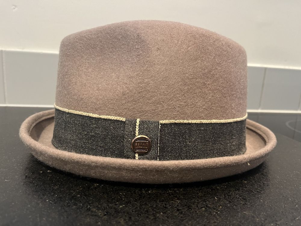 Hut (Neu (gemäss Beschreibung)) in Basel für CHF 15 – mit Lieferung auf ...