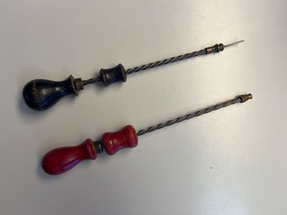 Zwei alte Handbohrer (Defekt) in Zollikofen für CHF 4.5 – mit Lieferung ...