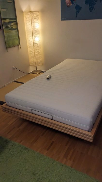 Bett mit verstellbarem Lattenrost und Bico-Matratze (Gebraucht) in ...
