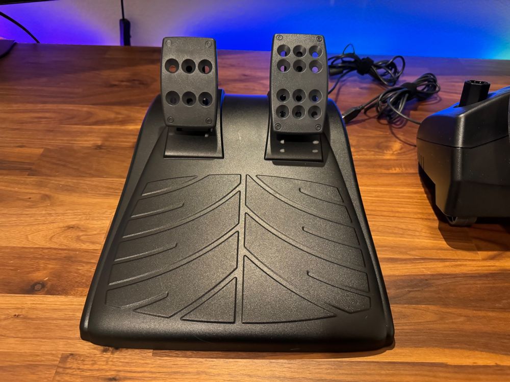 Logitech Driving Force Pro Lenkrad und Pedale | Kaufen auf Ricardo