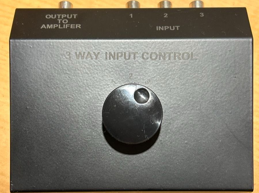 3 Way Audio RCA Switch Splitter Selector Box HiFi Stereo Amp (Neu ...