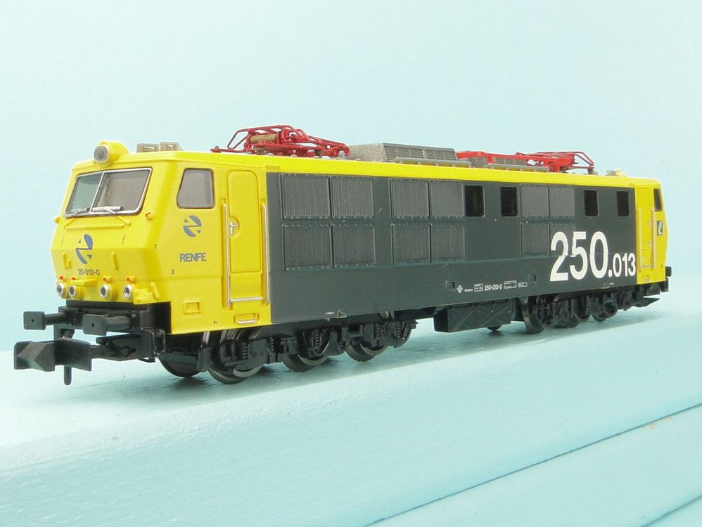 Roco Spur N 23484 Renfe 250 (Gebraucht) in Bülach für CHF 123 – mit ...