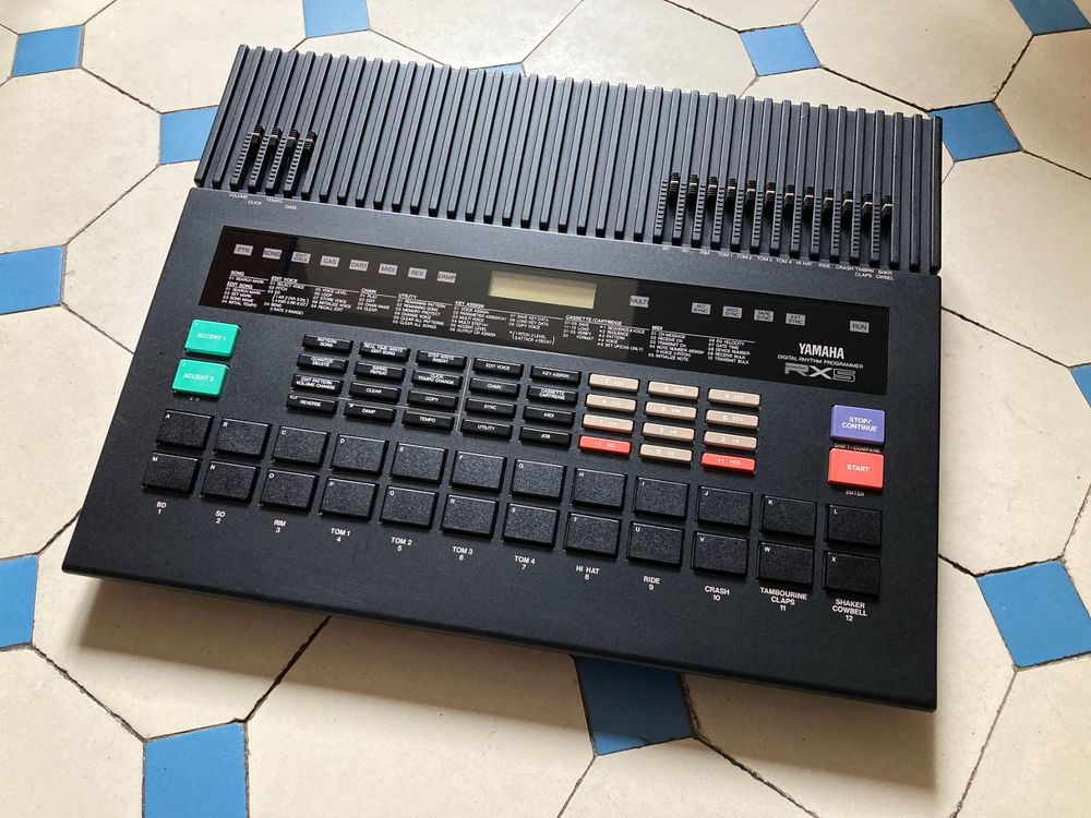 Yamaha RX5 Drum Machine mit Ladekabel & Datenkarte | Kaufen auf Ricardo